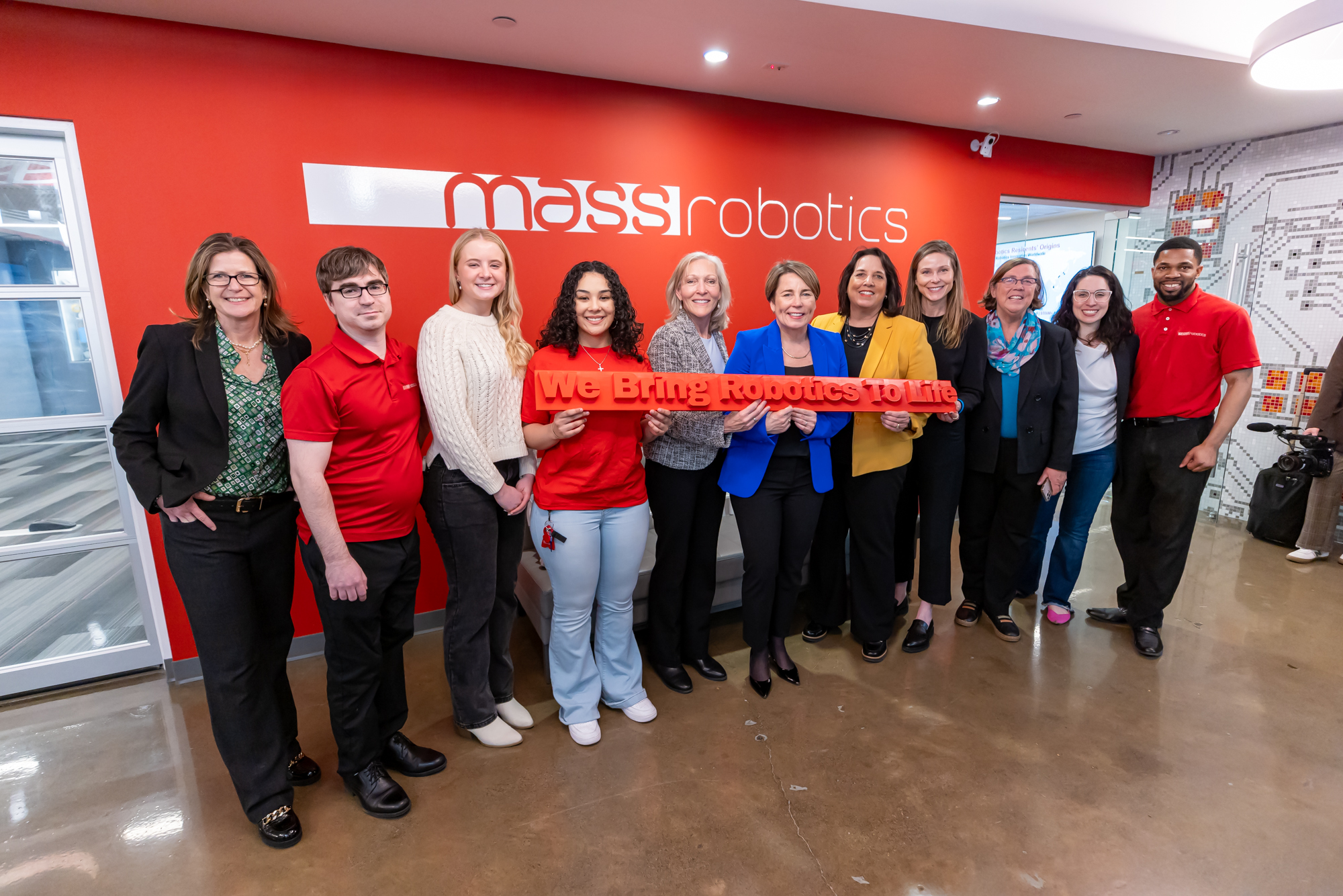 Massachusetts governor visits MassRobotics to celebrate National Robotics Week - MassRobotics