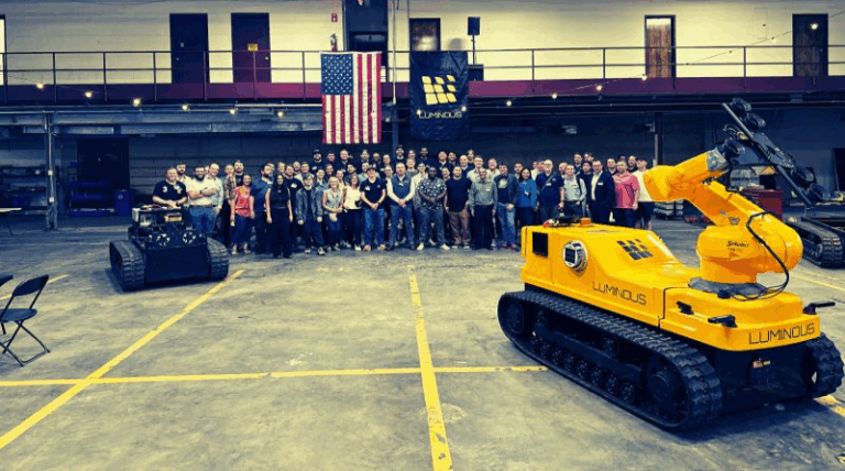 AI-Powered Robots Install Solar Panels Faster Than Any Humans ...